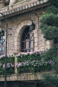 10 Stunning Arched Window Ideas For A Classy Home